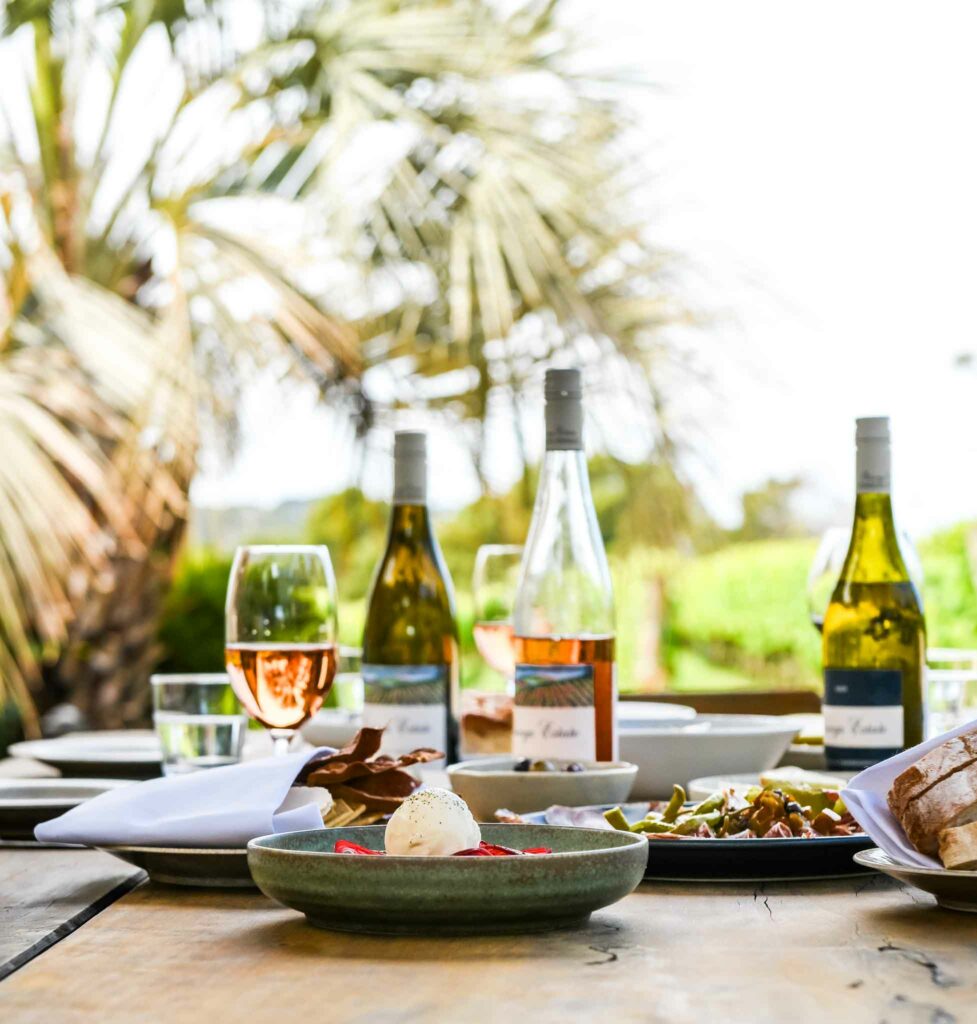 Garden Dining - Paringa Estate